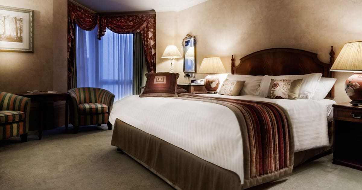 Hotel Rooms & Suites | 4 Star Luxury Hotel in Swindon